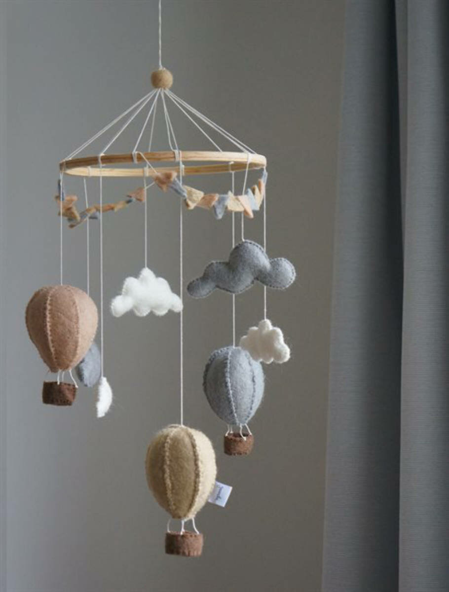 Handgefertigtes Baby Mobile mit Heissluftballons aus Filz von Gamcha ...